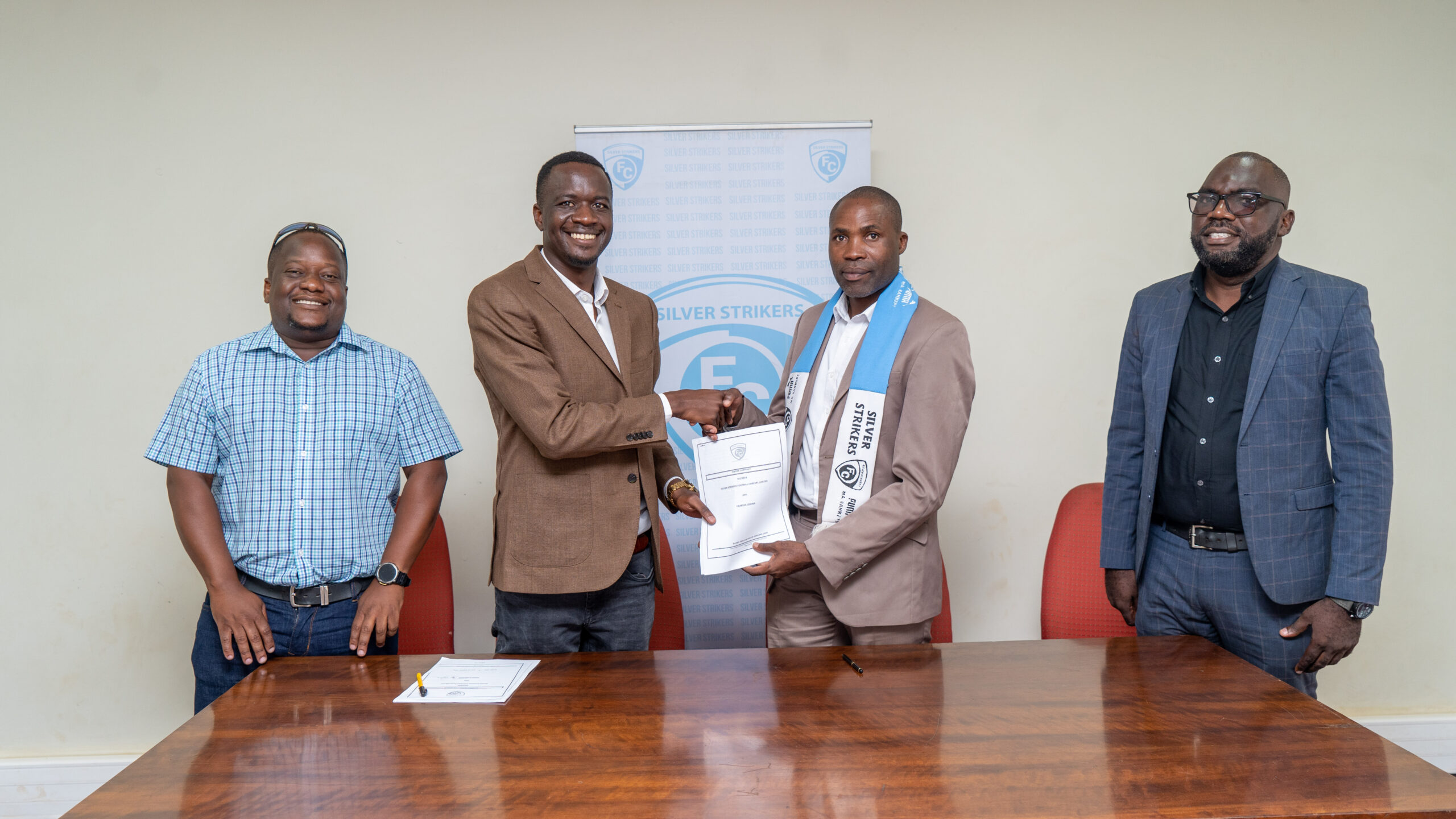THE CENTRAL BANKERS SIGNS PETER MPONDA REPLACING PETER DE JONGH - Avant ...