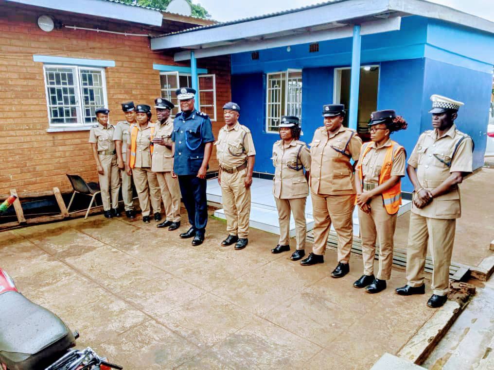 DIG Operations visits Kawale Police, calls for visibility - Avant ...