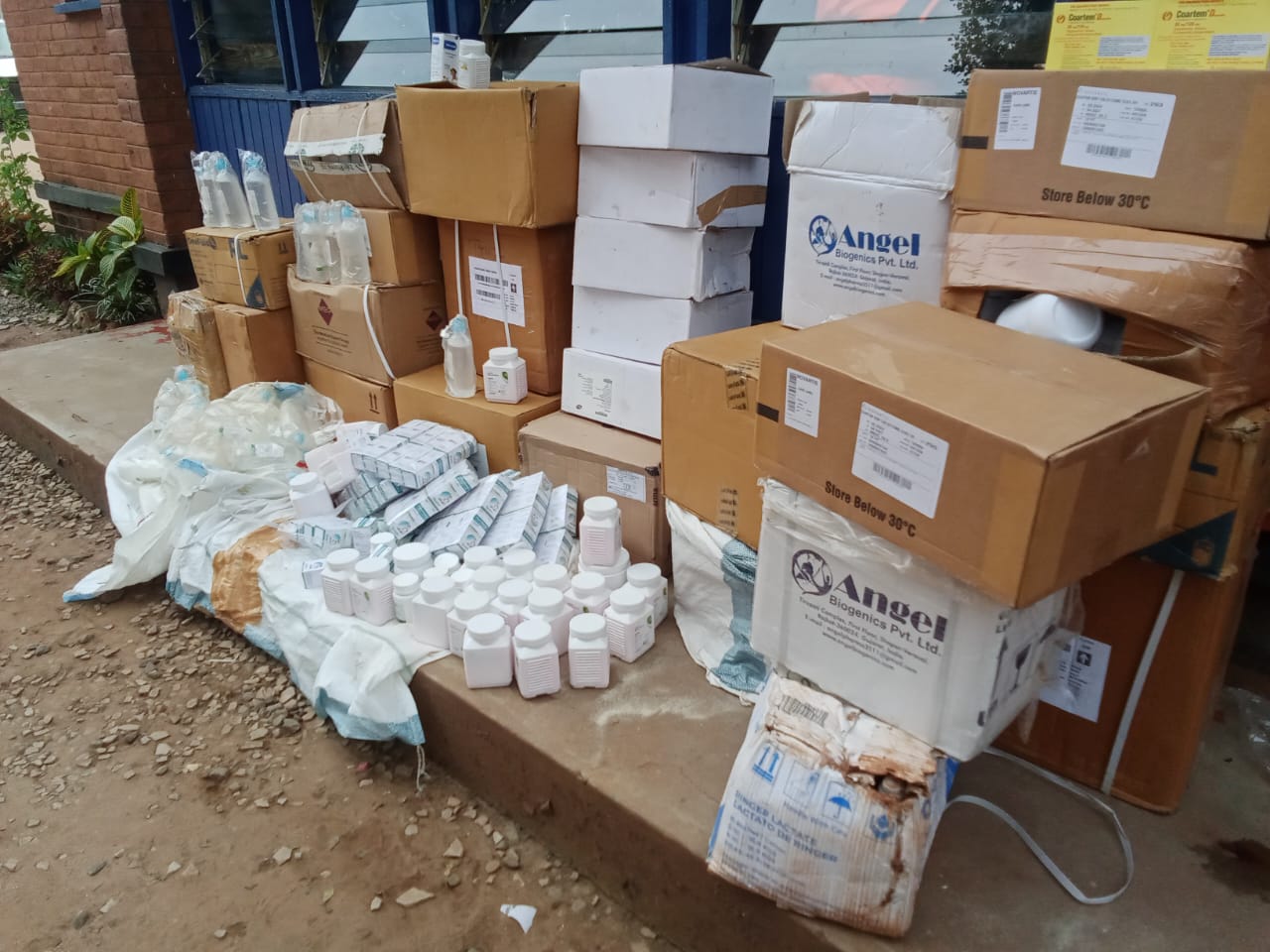 Police launch manhunt for drug dealer, seize assorted medical drugs ...
